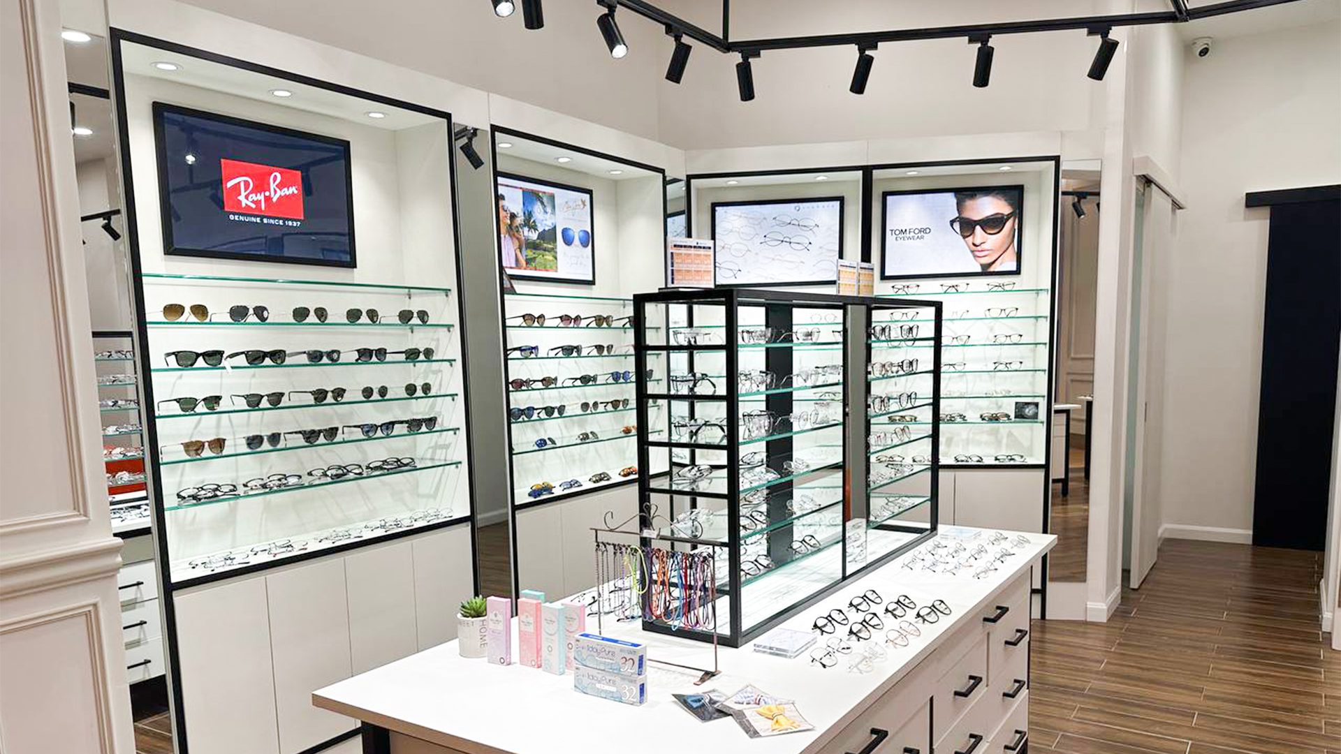 Paris Miki - Paris Miki Cambodia